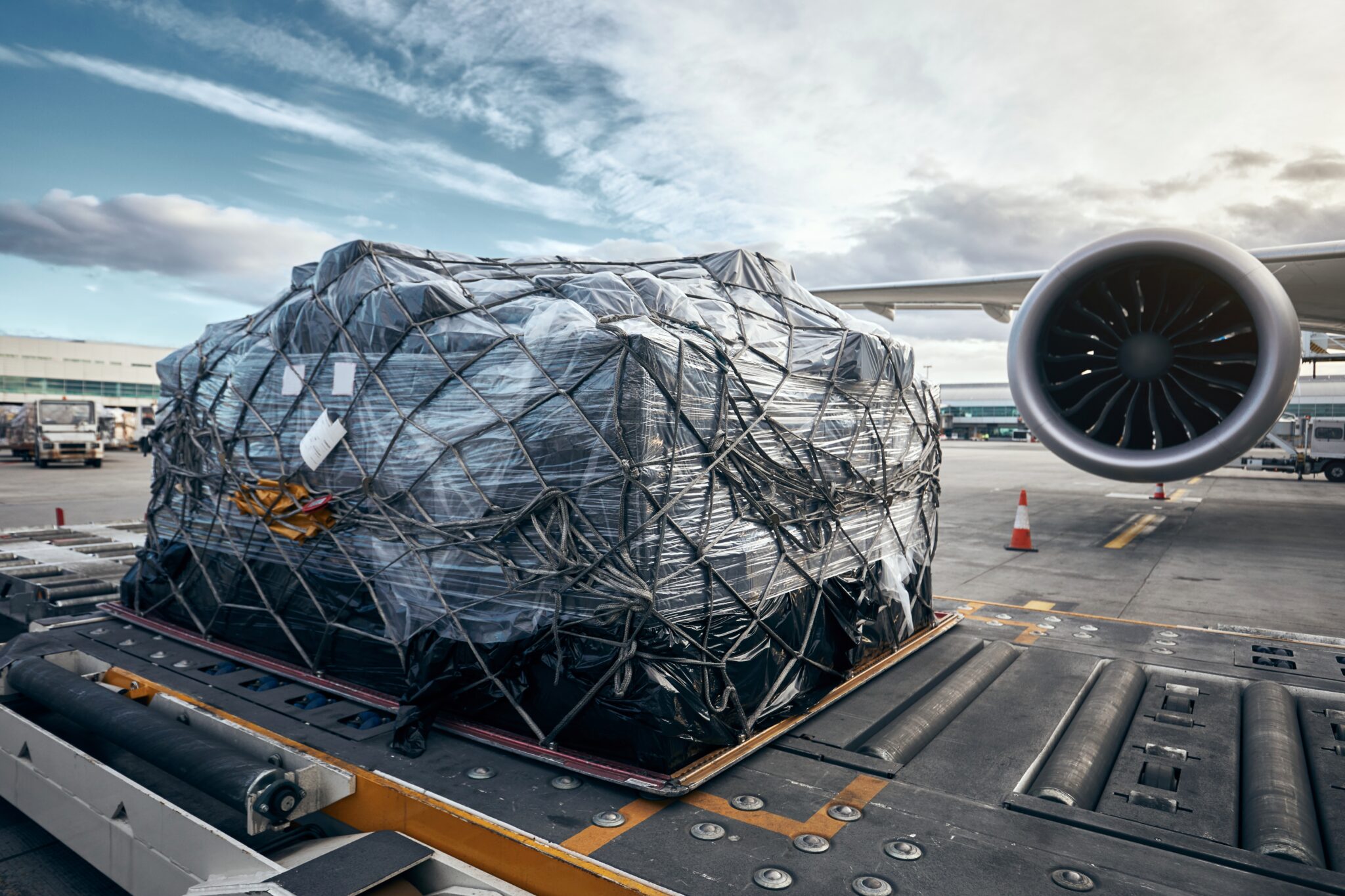 Alaska Airlines Becomes First Carrier To Fully Integrate Digital ...